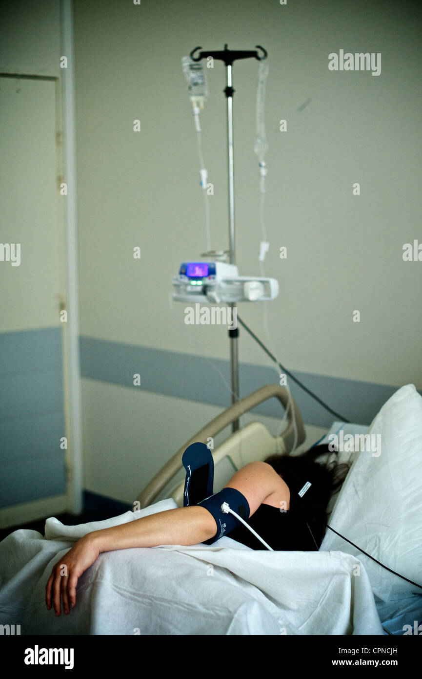 Lateral decubitus hi-res stock photography and images - Alamy