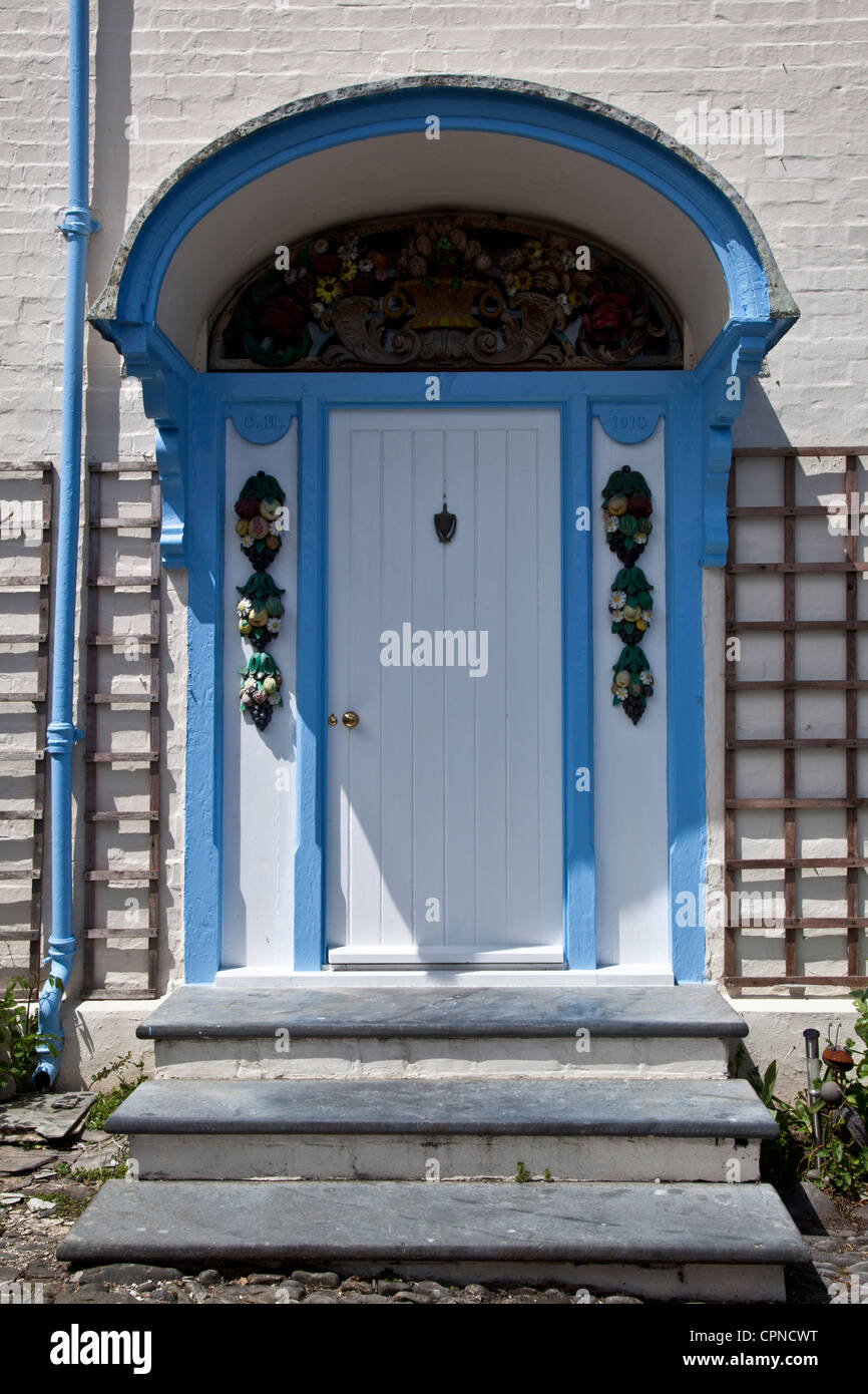 Colourful and iNteresting Doorway to Cottage in Clovelly North Devon ...