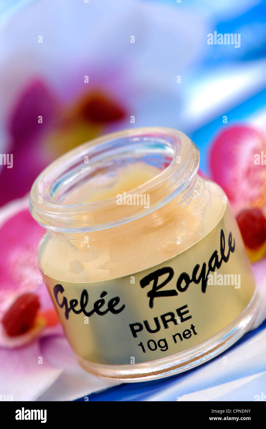 Royal jelly hi-res stock photography and images - Alamy