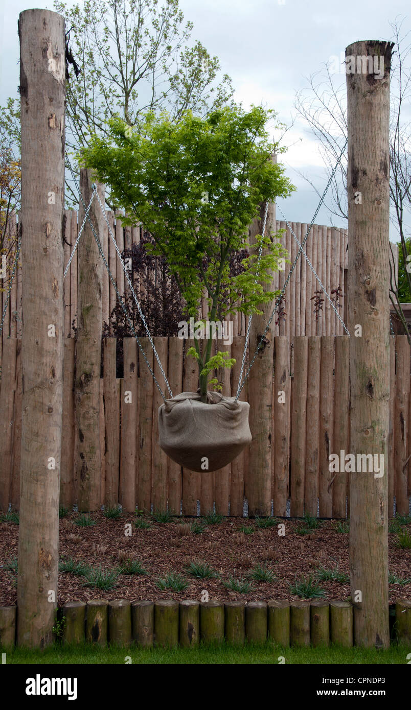 Hanging between trees hi-res stock photography and images - Alamy