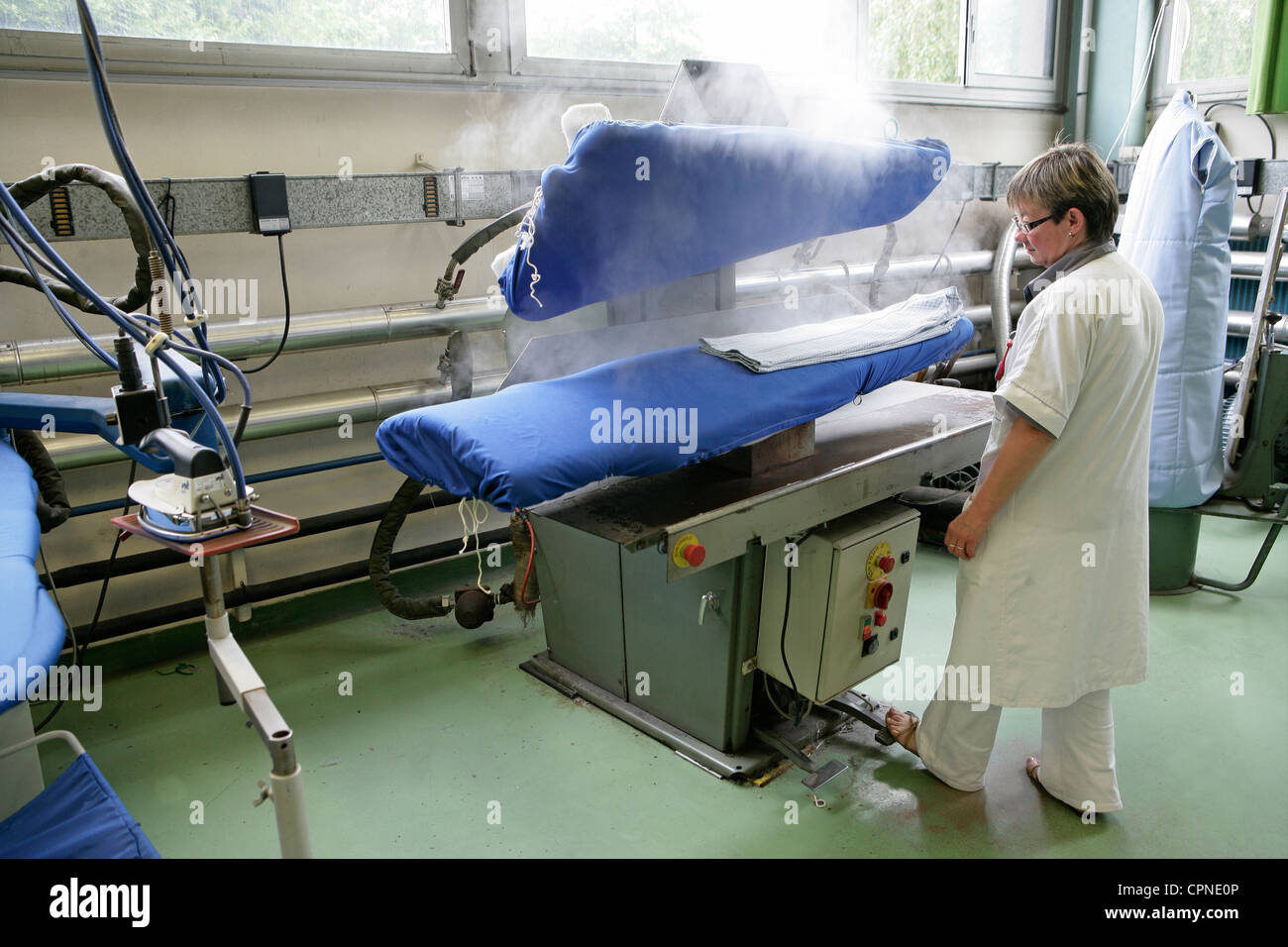 Laundry workers inside hospital hi-res stock photography and images - Alamy