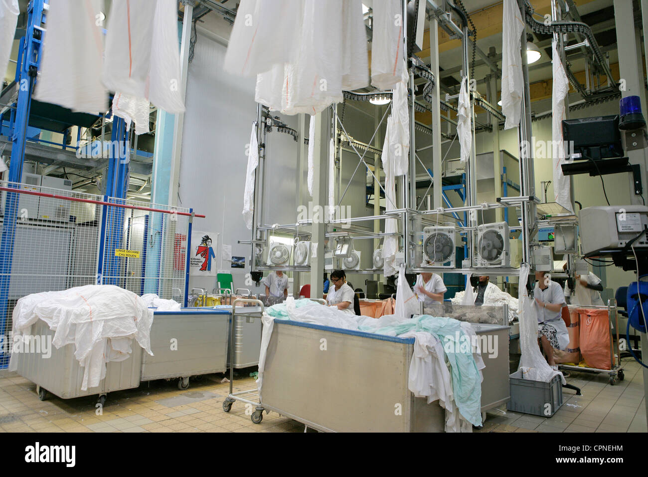 Laundry workers inside hospital hi-res stock photography and images - Alamy