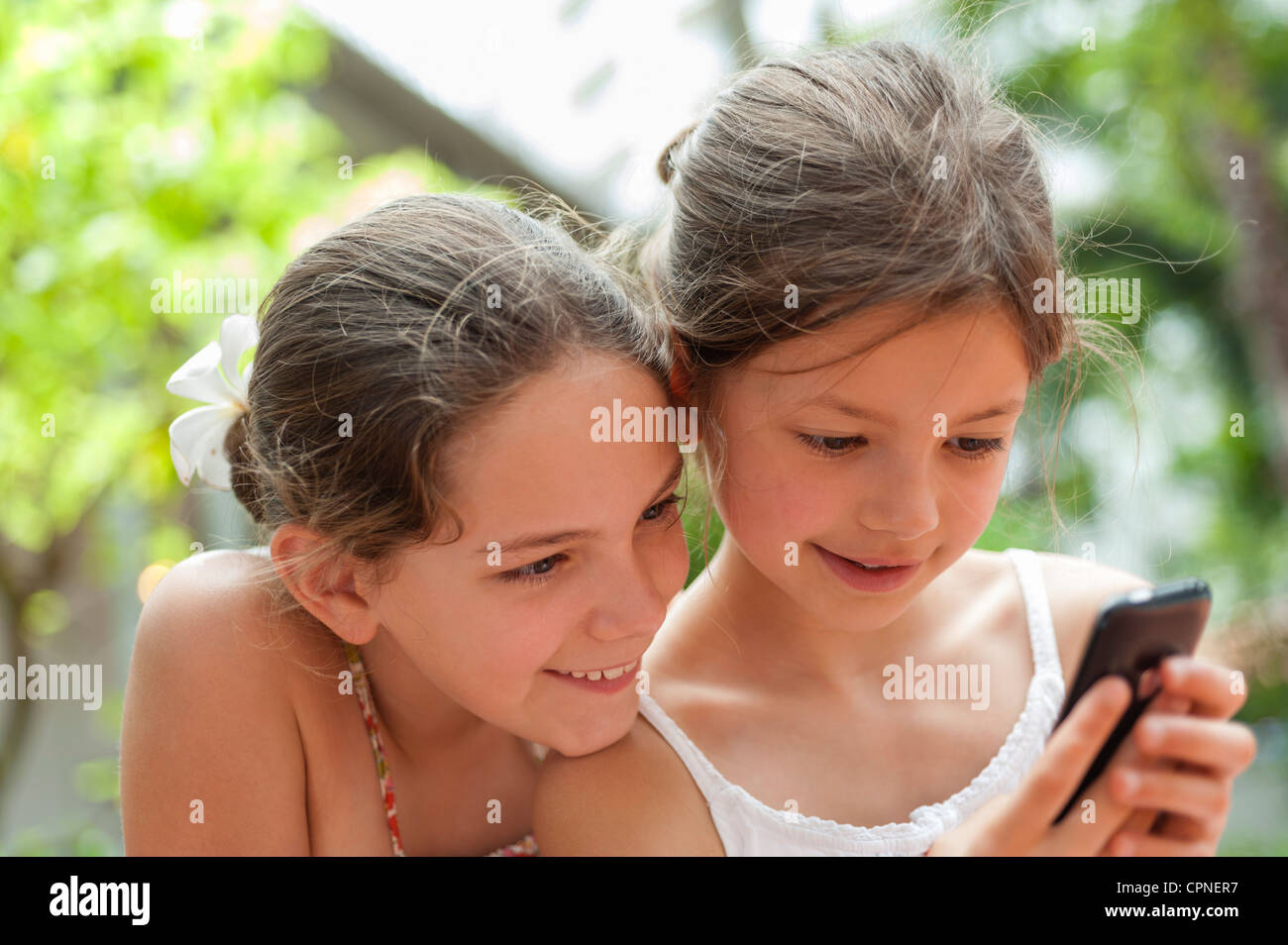 Tweens and phones hi-res stock photography and images - Alamy