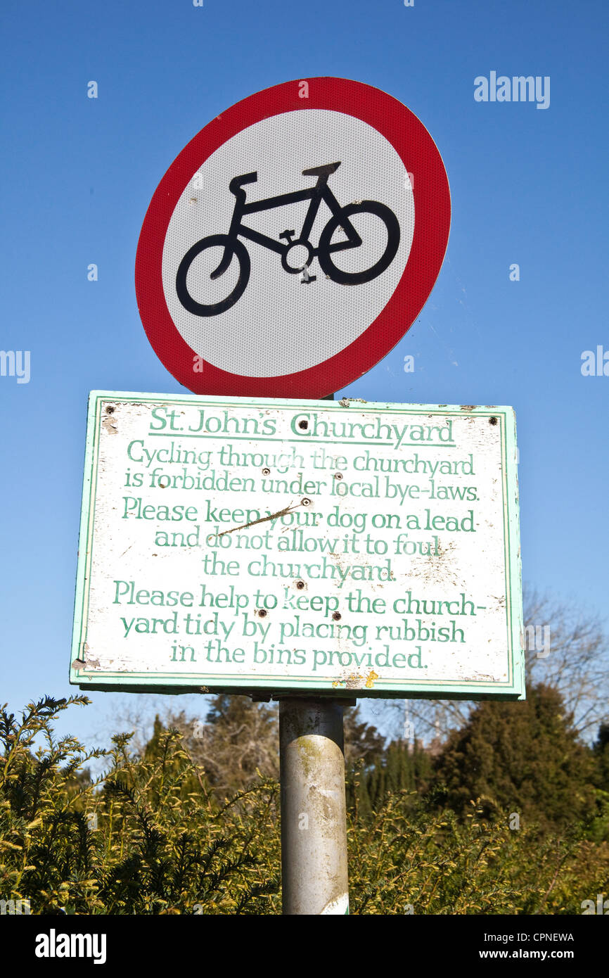Cycling warning sign hi-res stock photography and images - Alamy
