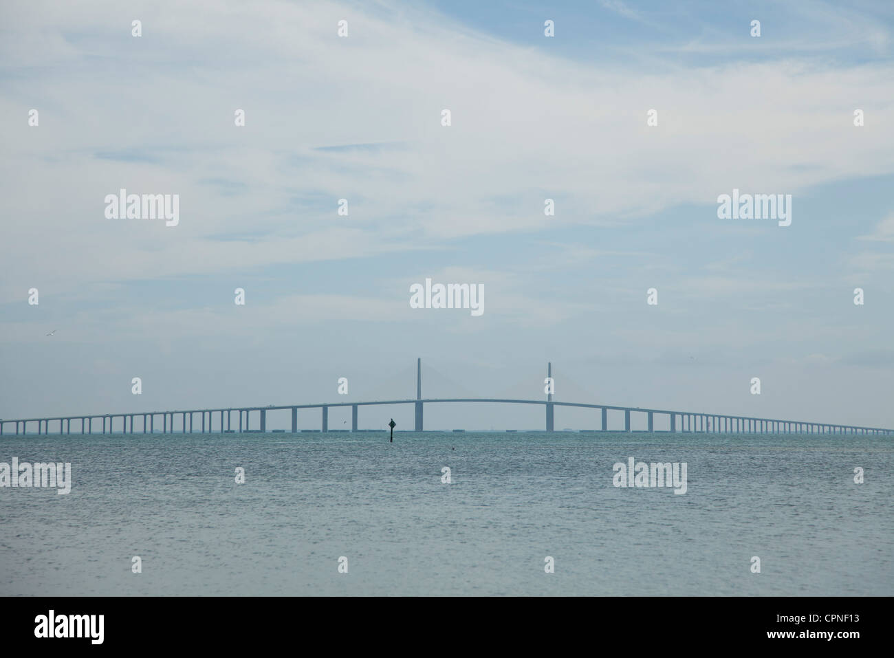 Sunshine skyway bridge in florida hi-res stock photography and images ...