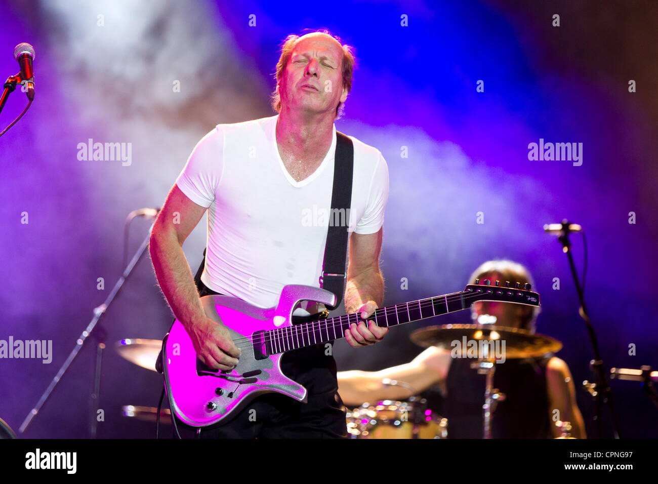 Adrian belew king crimson hi-res stock photography and images - Alamy