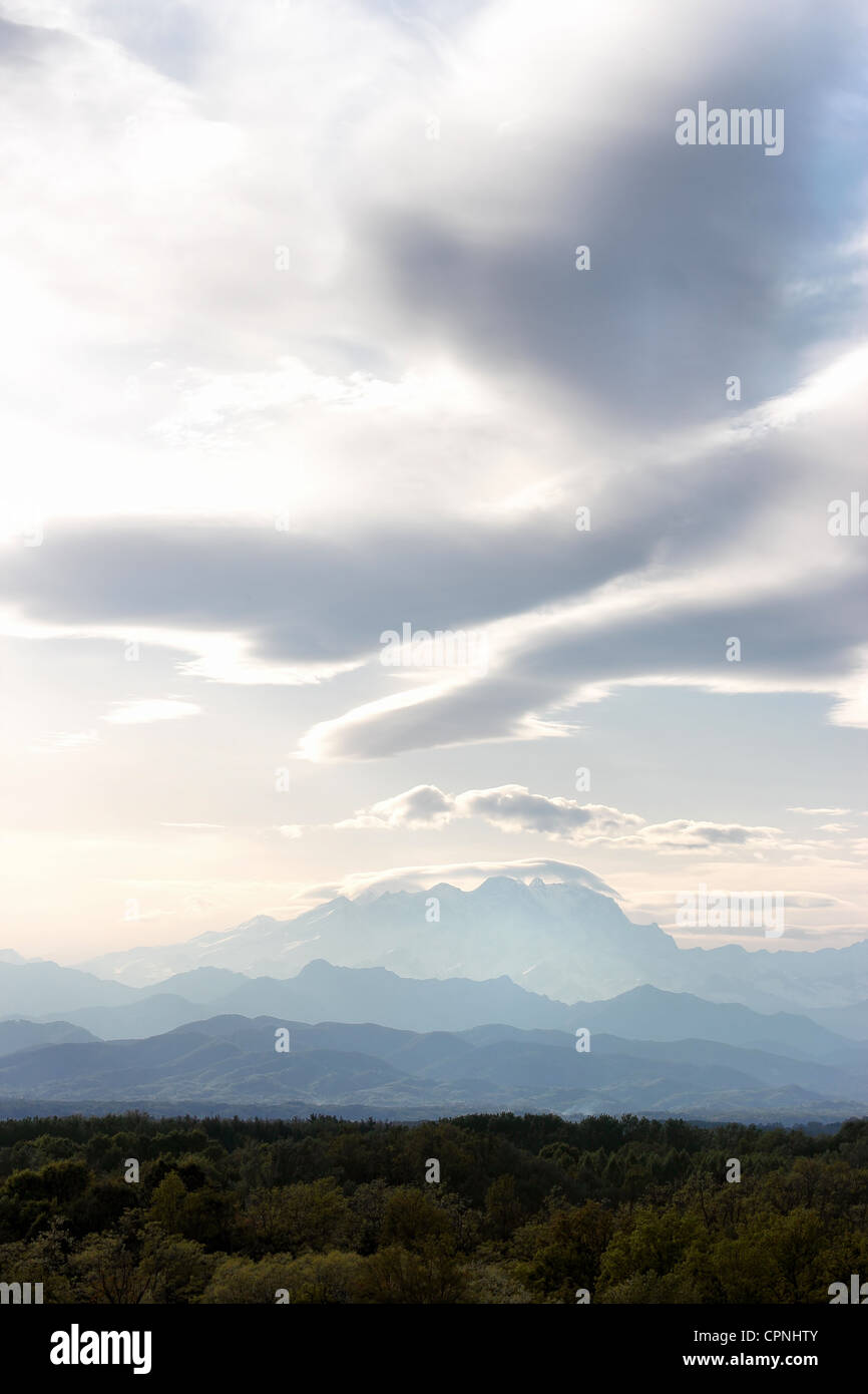 Layers and layers of mountains in the far distance Stock Photo - Alamy