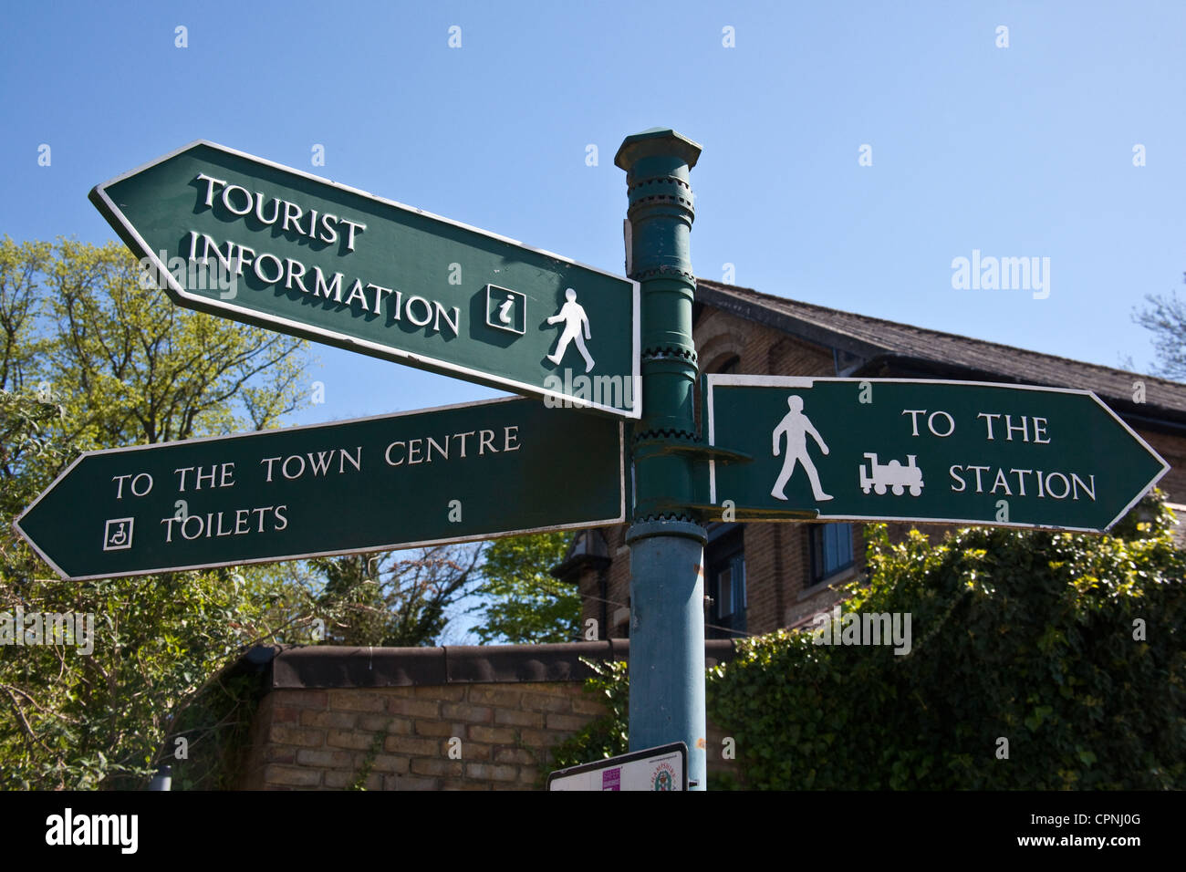 Signpost, Alresford, Hampshire, England, United Kingdom Stock Photo - Alamy