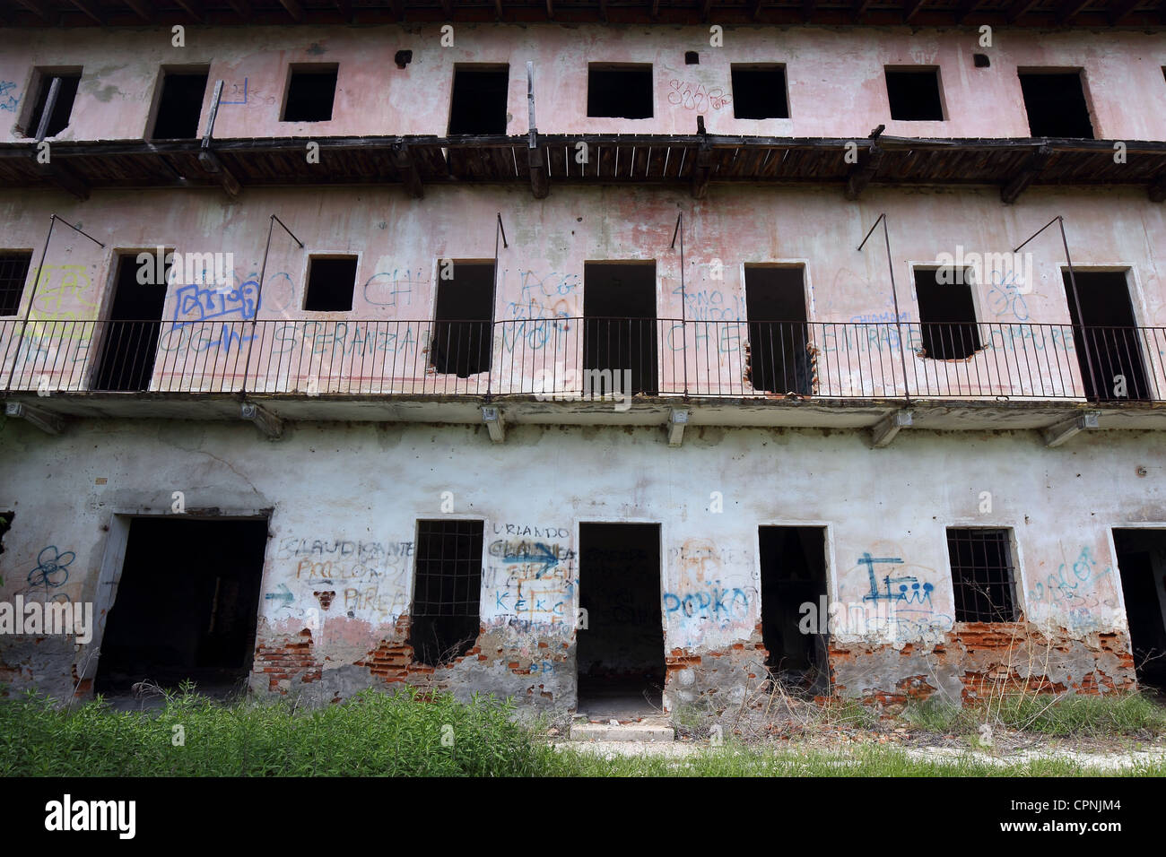 abandoned dilapidated rural building in Motto Gritta, Italy Stock Photo ...