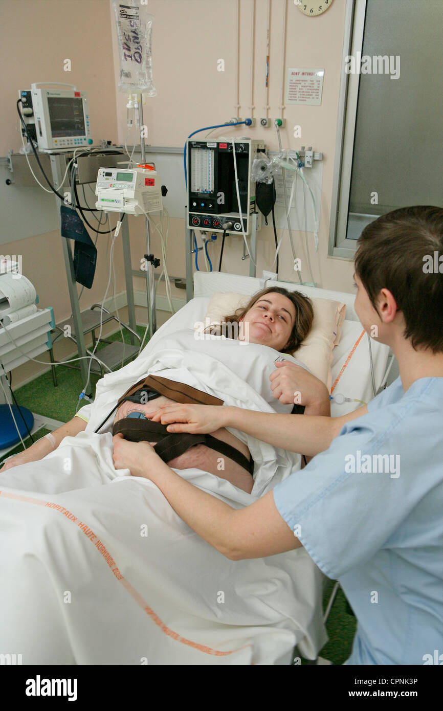 Ecg monitoring in patients hi-res stock photography and images - Alamy