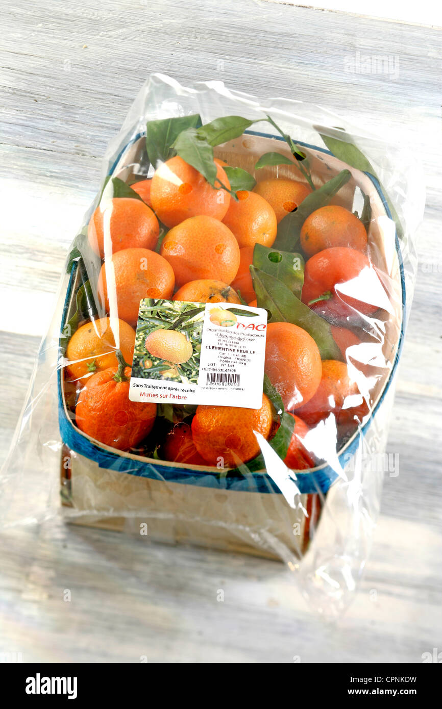 Leafy clementines hi-res stock photography and images - Alamy