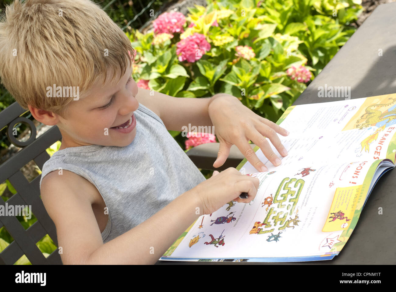CHILD DOING HOMEWORK OUTDOORS Stock Photo - Alamy