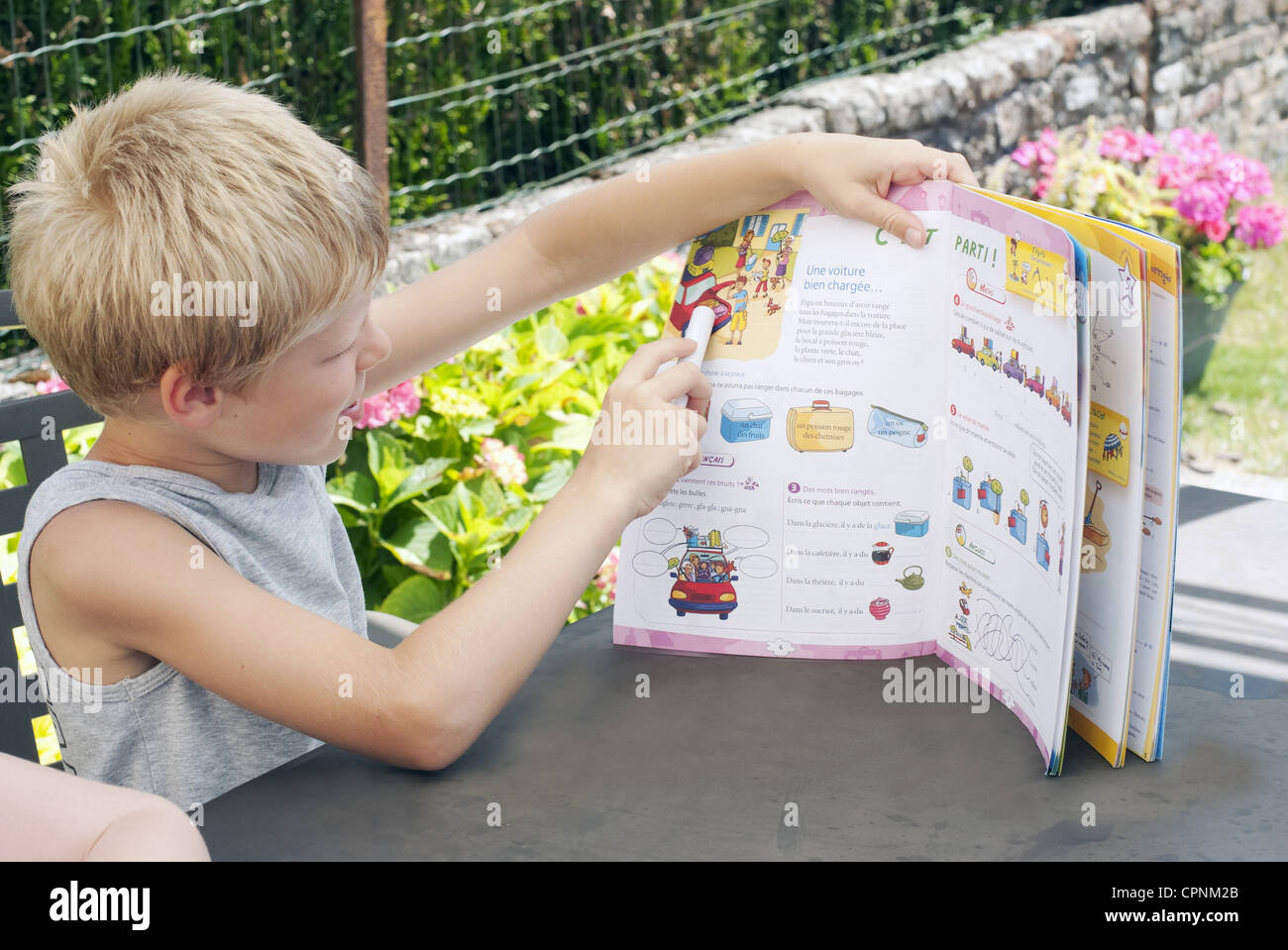 CHILD DOING HOMEWORK OUTDOORS Stock Photo - Alamy