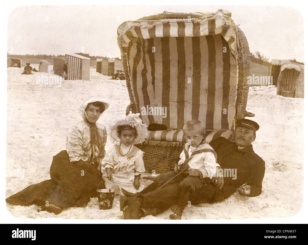 1900s family photos hi-res stock photography and images - Alamy