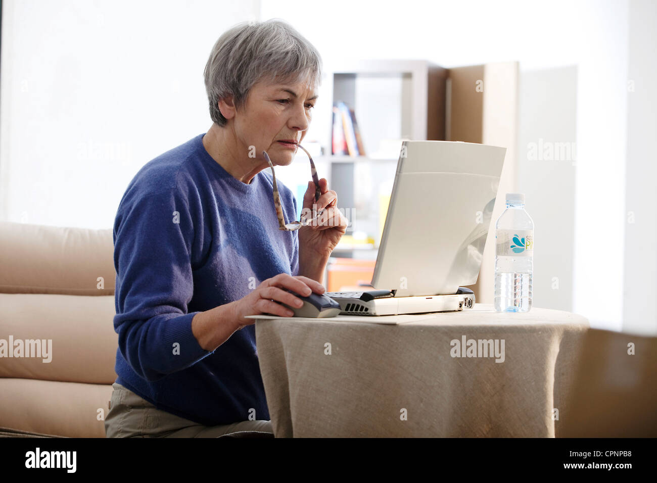 ELDERLY PERSON, COMPUTER Stock Photo - Alamy