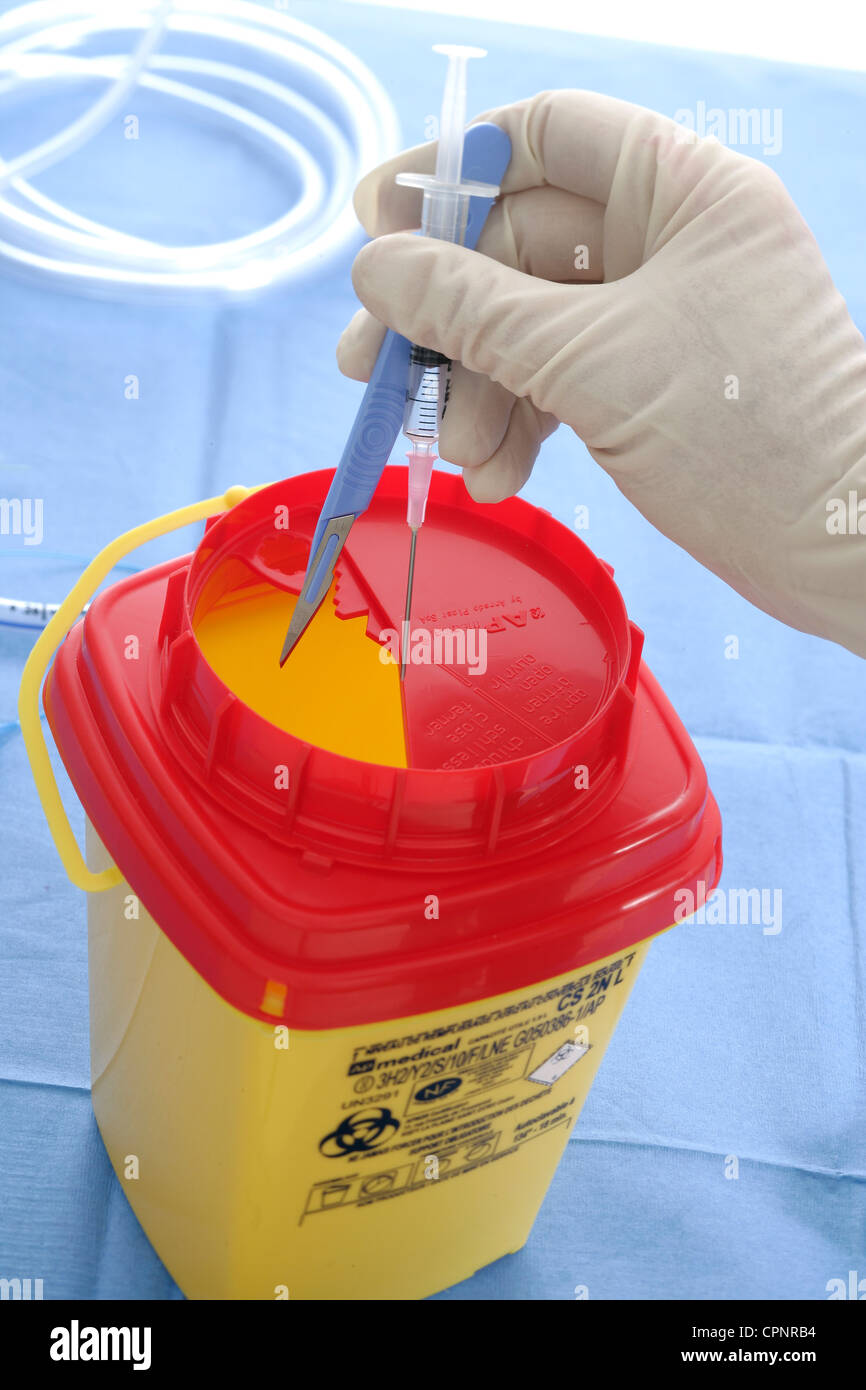 Syringes waste hi-res stock photography and images - Alamy