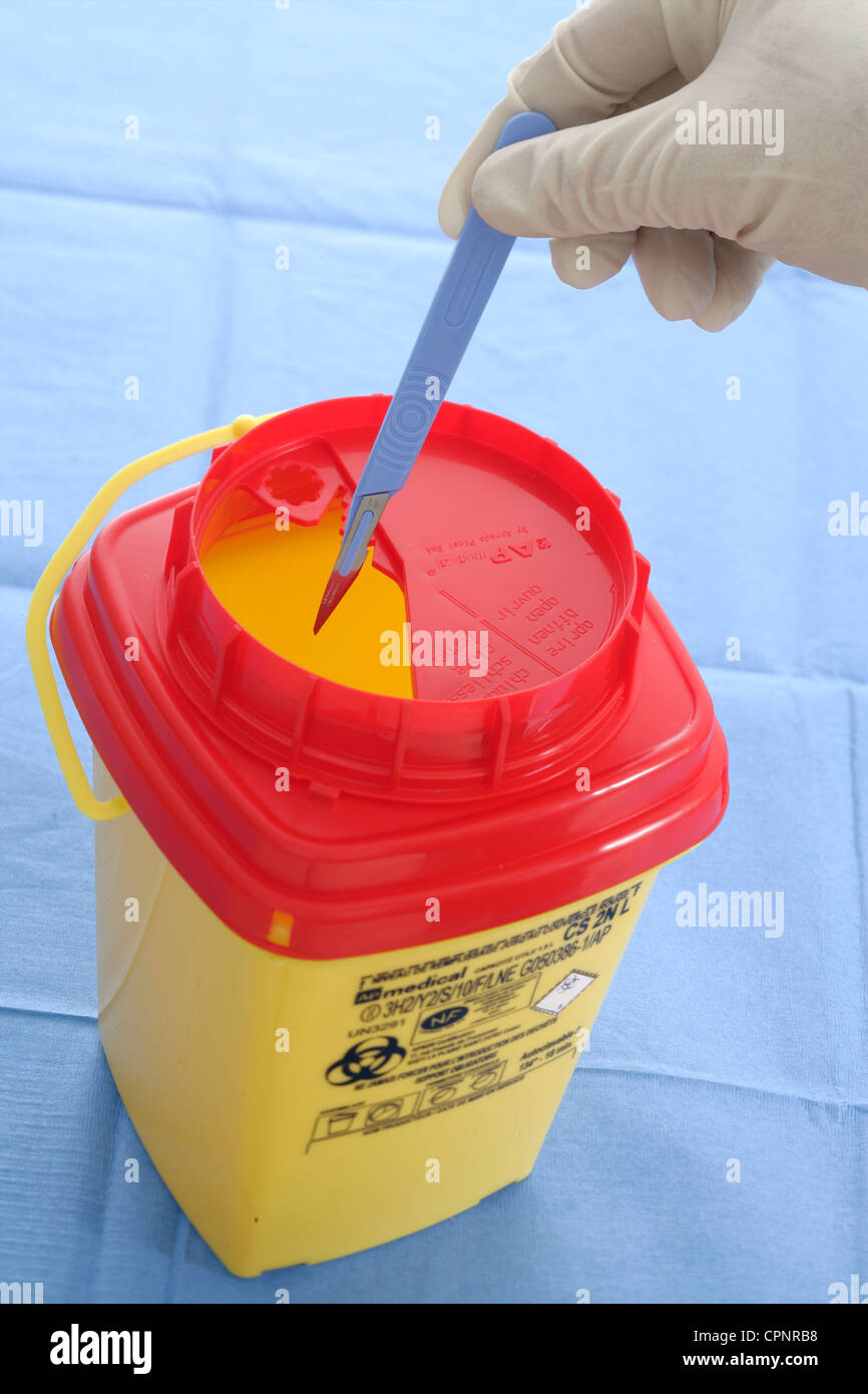 Surgical instrument waste hi-res stock photography and images - Alamy