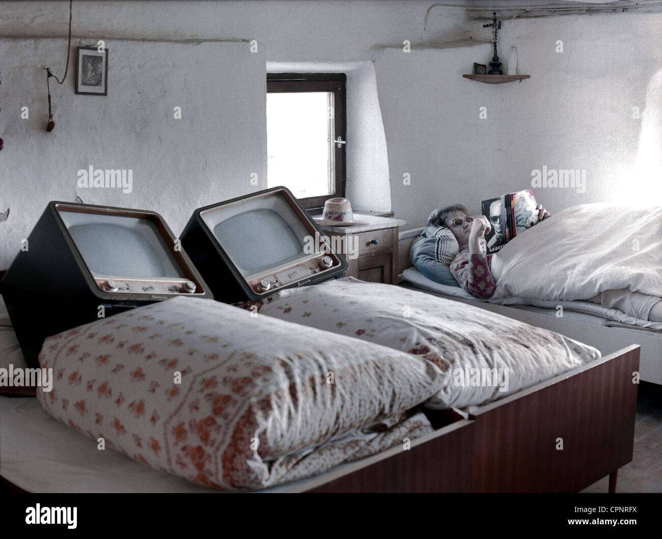 Old television sets hi-res stock photography and images - Alamy