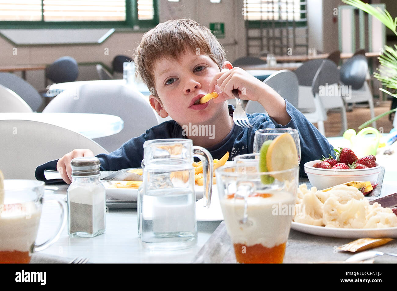Child eating alone and cafeteria hi-res stock photography and images ...