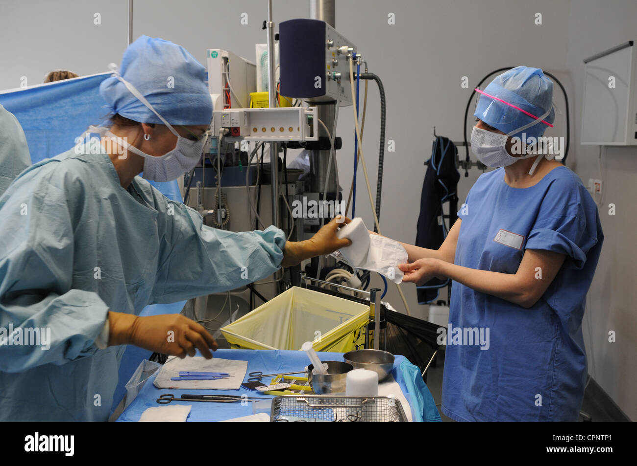 OPERATING ROOM NURSE Stock Photo - Alamy