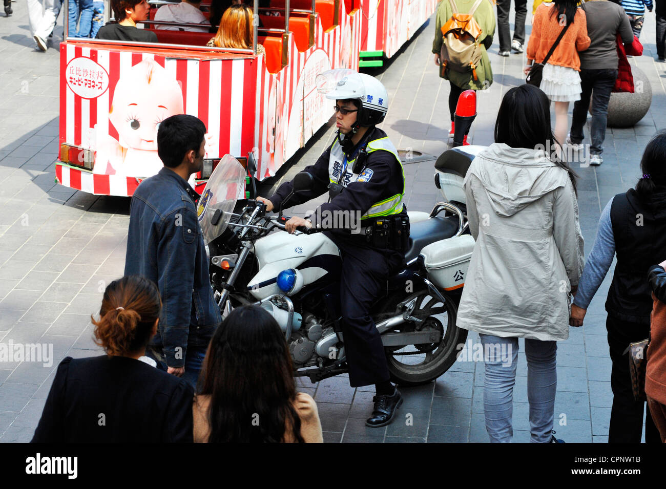 Chinese police hi-res stock photography and images - Alamy