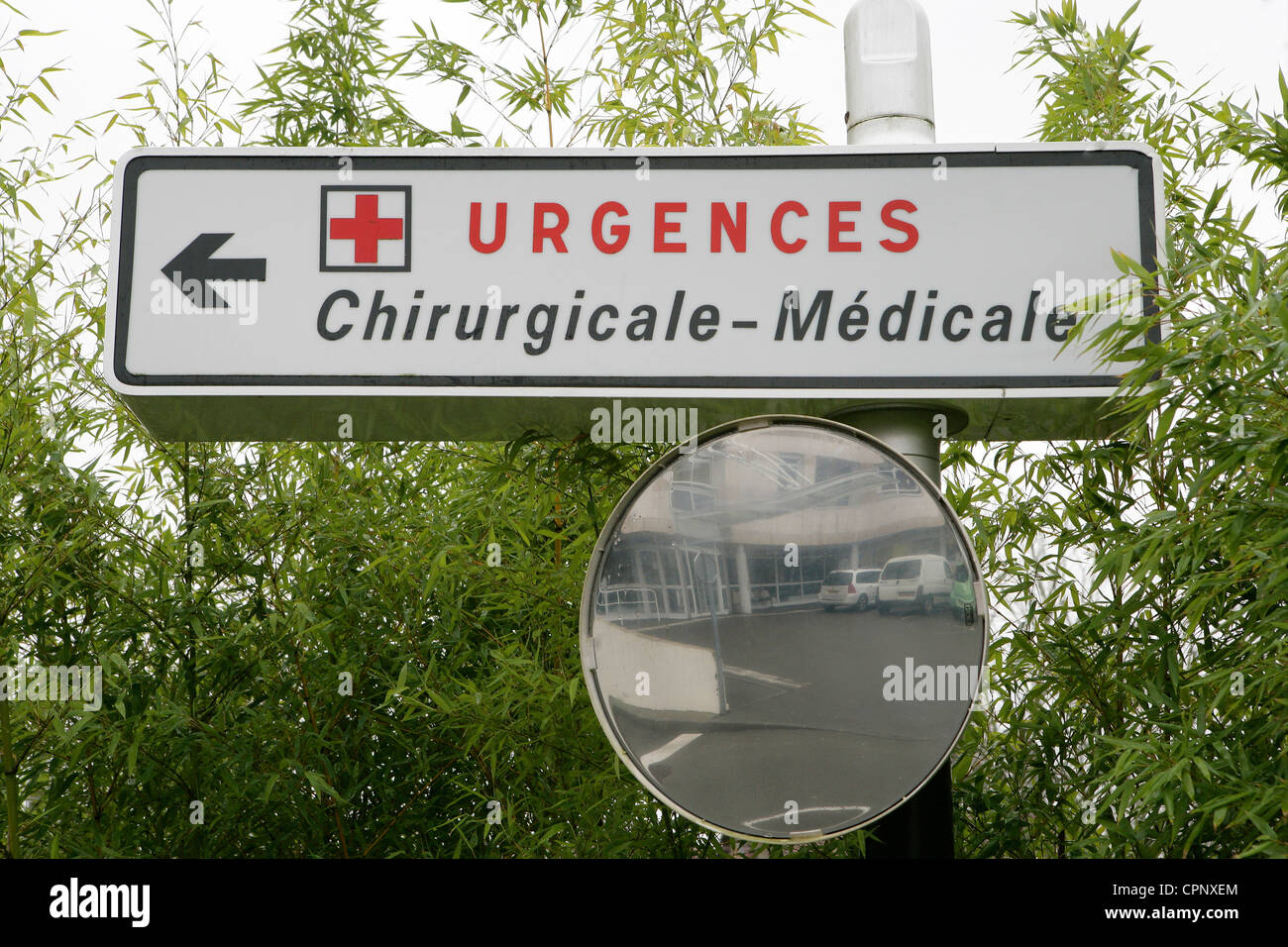 EMERGENCY WARD SIGNPOST Stock Photo - Alamy