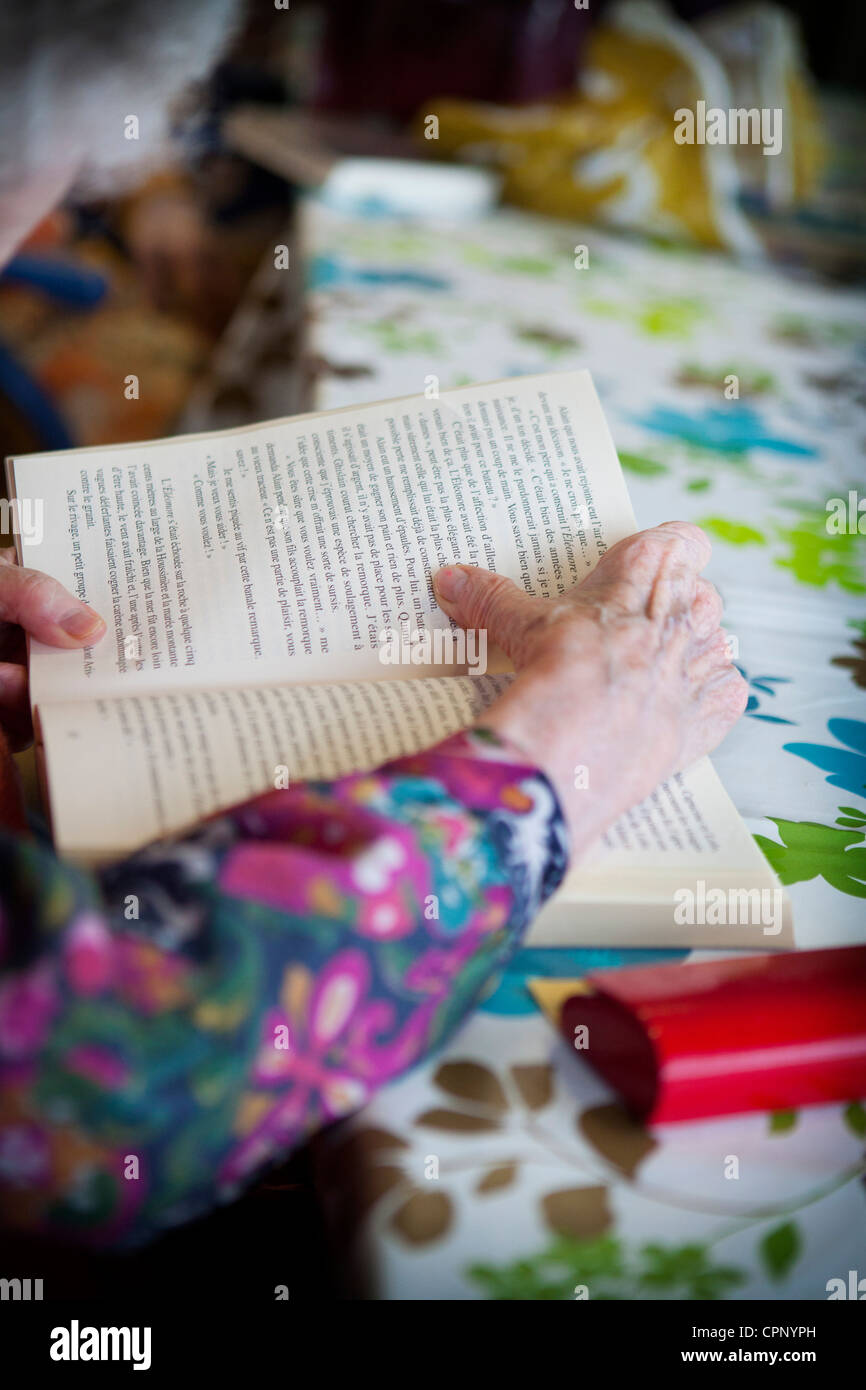 Elderly people recreating hi-res stock photography and images - Alamy