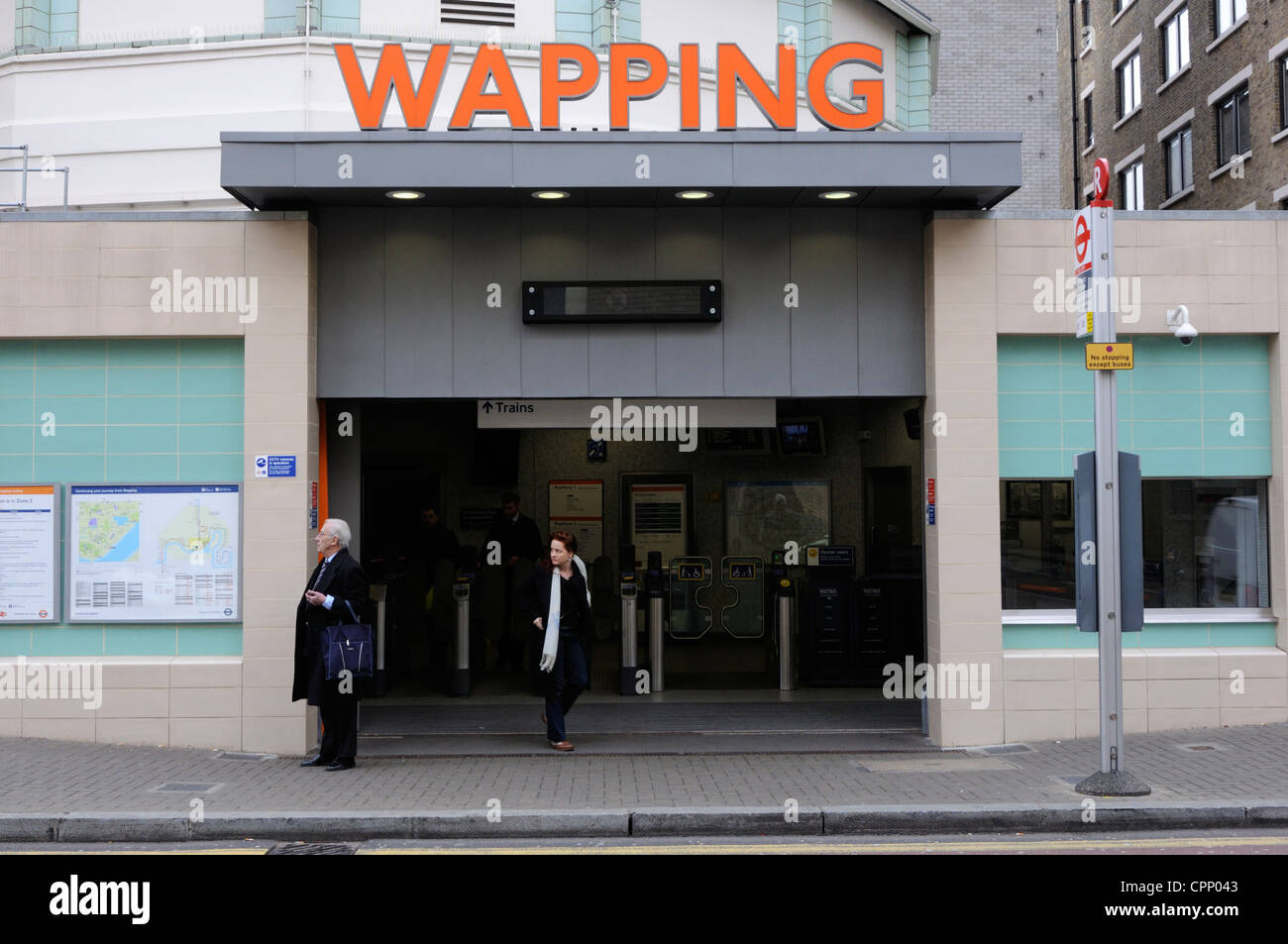 Overground underground stations hi-res stock photography and images - Alamy