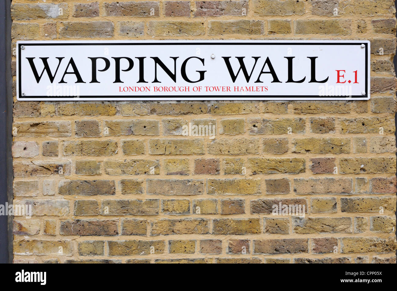 London road signs docklands hi-res stock photography and images - Alamy