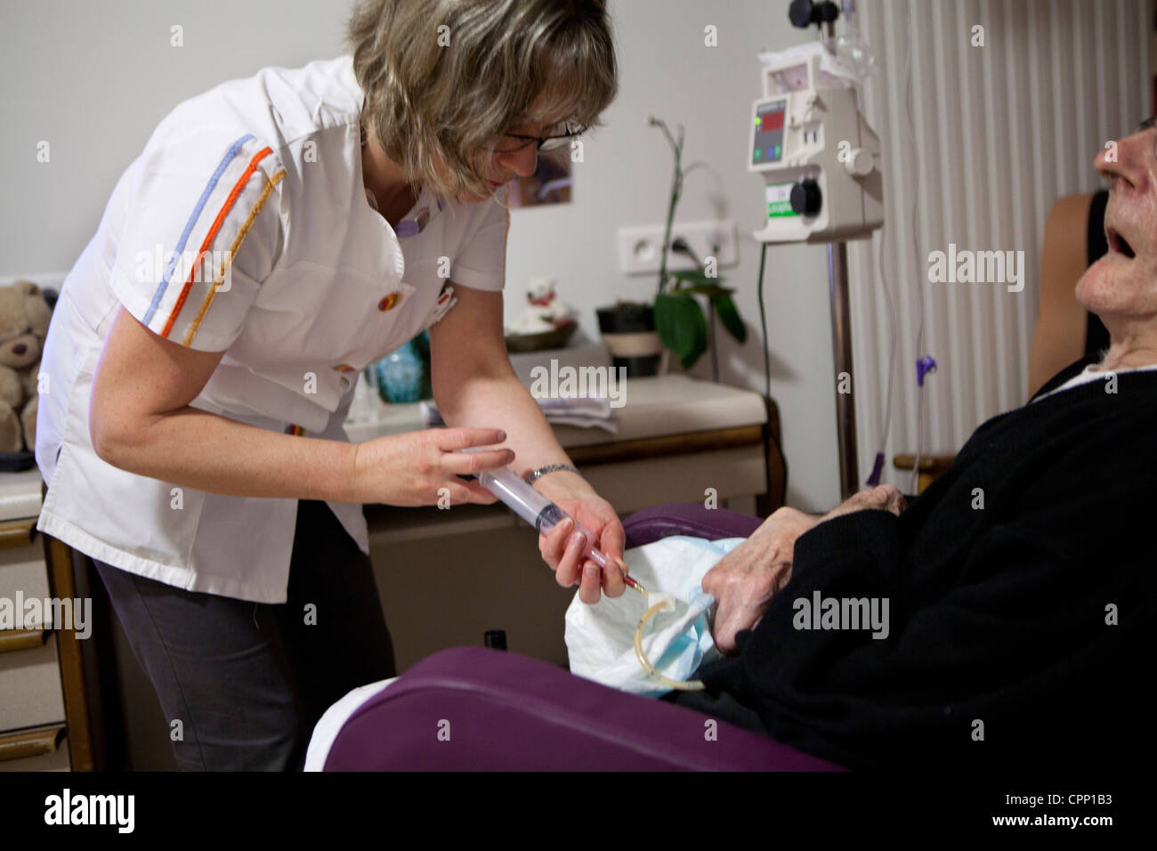 Feeding tube senior hi-res stock photography and images - Alamy