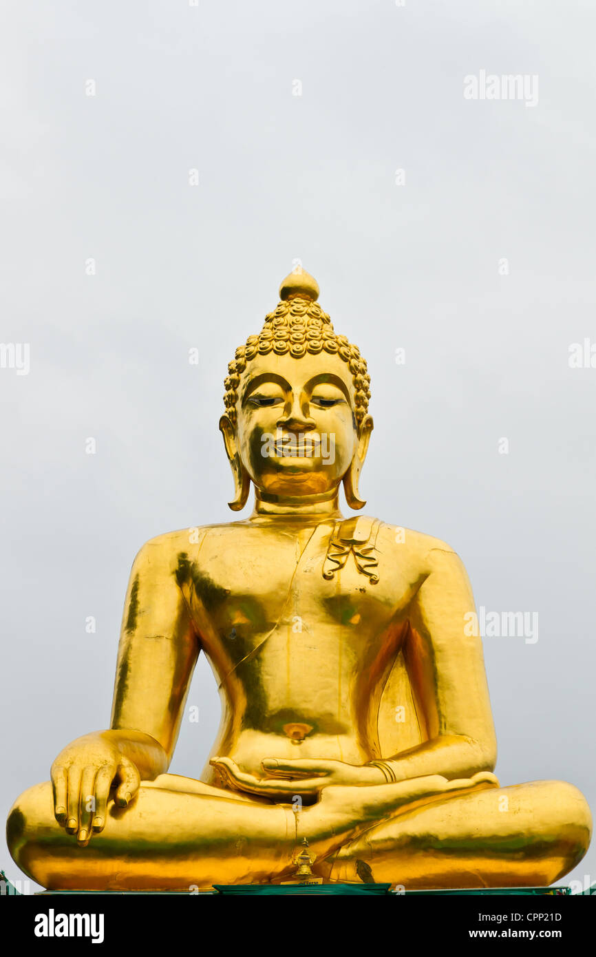 Gold buddha image hi-res stock photography and images - Alamy