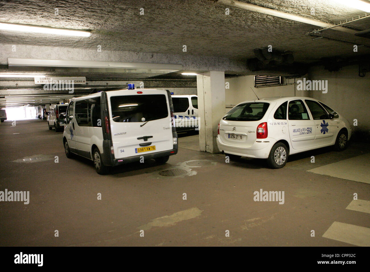 Ambulance garage hi-res stock photography and images - Alamy