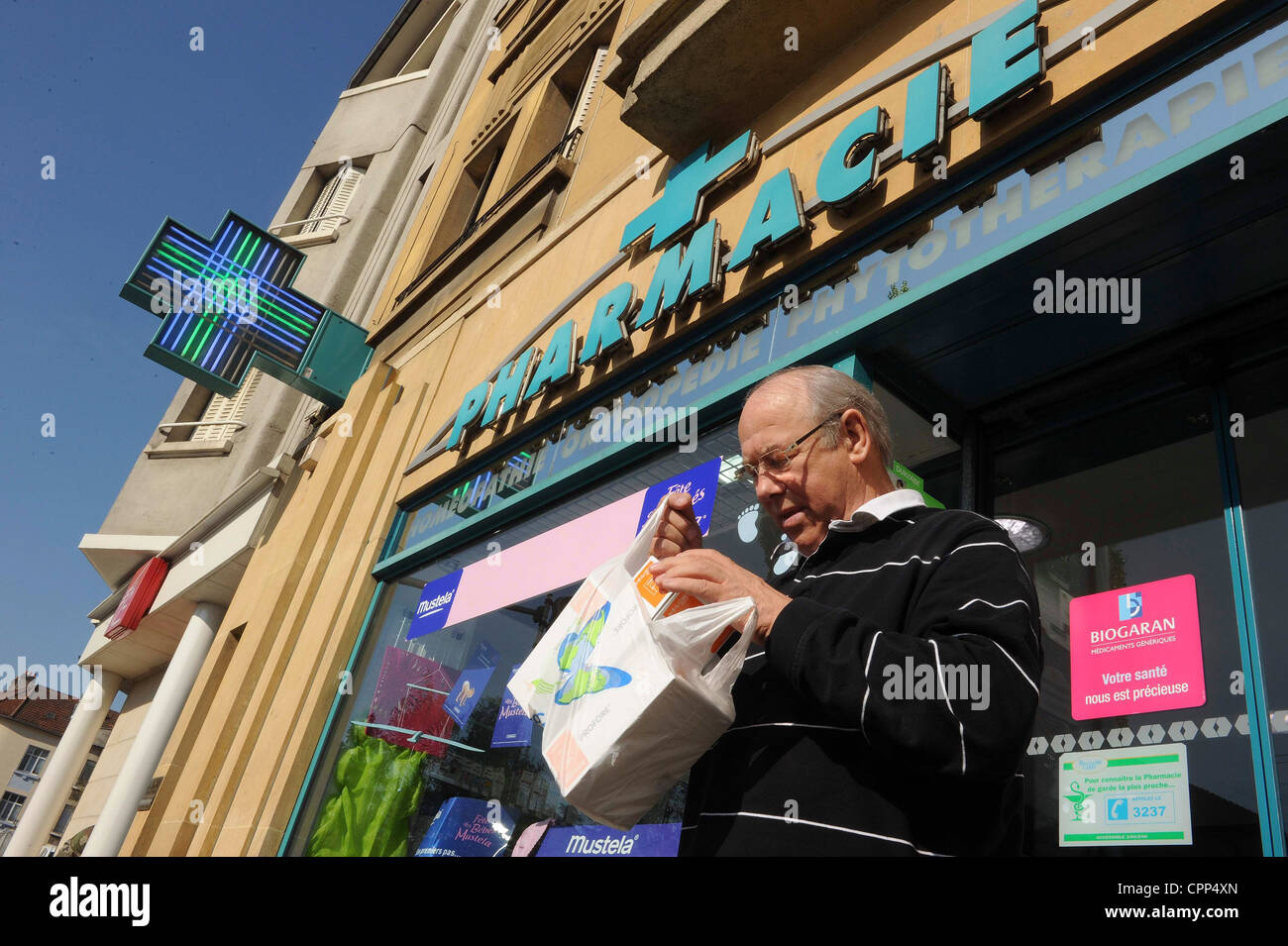 Shop signs in old france hi-res stock photography and images - Alamy