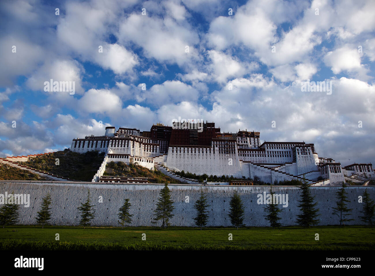 Potala palace tibet hi-res stock photography and images - Alamy