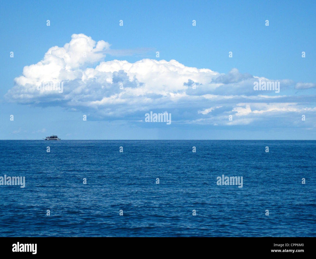 White boat sails past hi-res stock photography and images - Alamy