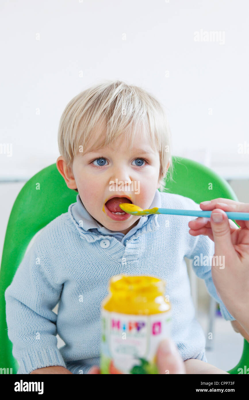 20 25 years old child 1 2 years old hi-res stock photography and images ...