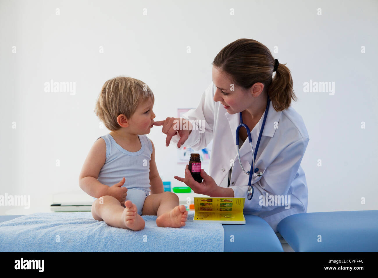 PAINFUL TOOTH IN A CHILD Stock Photo - Alamy