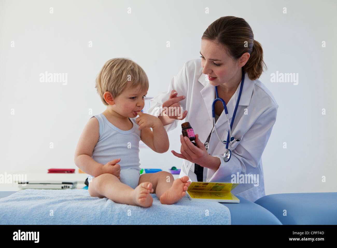 PAINFUL TOOTH IN A CHILD Stock Photo - Alamy