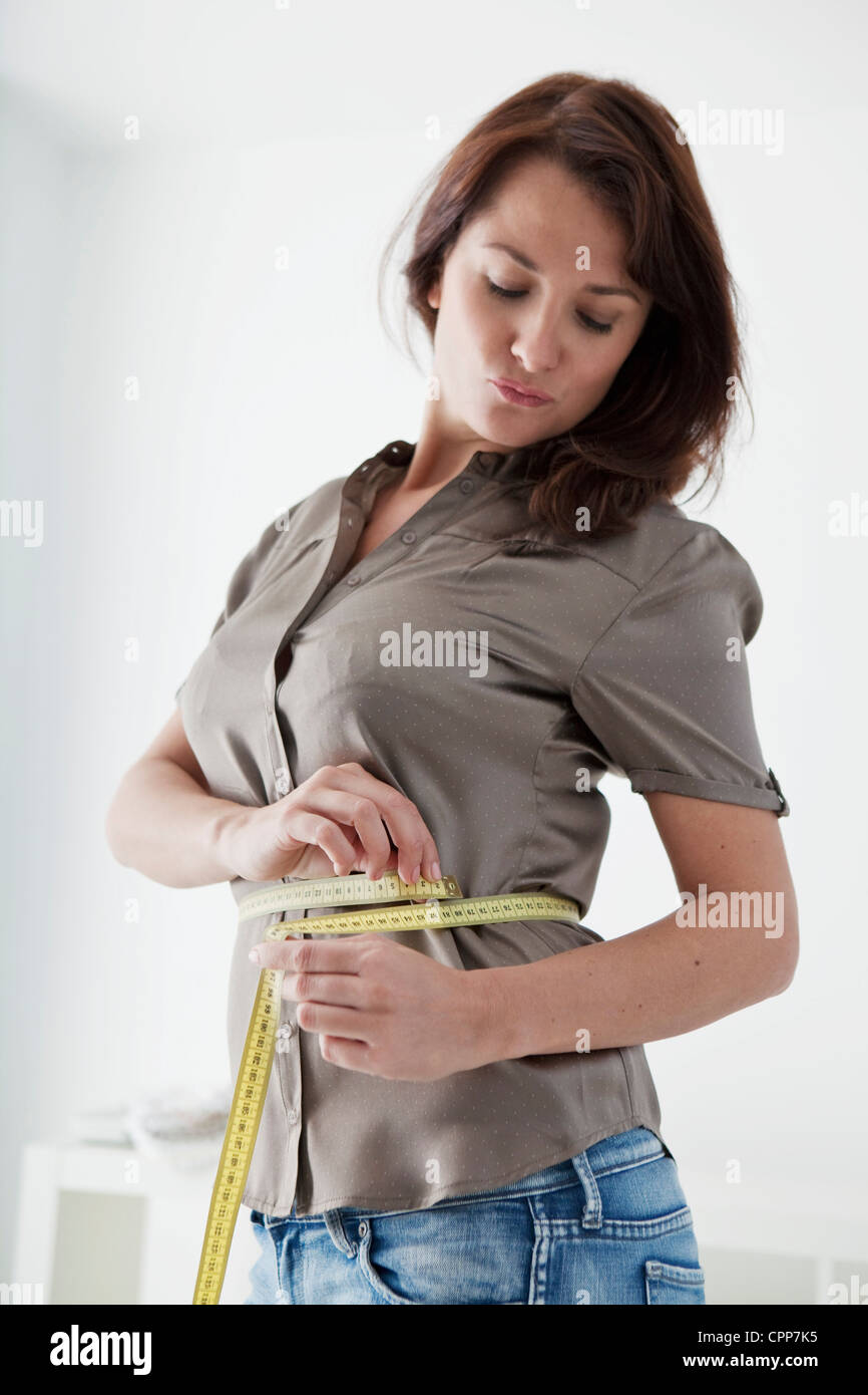 WOMAN'S WAIST CIRCUMFERENCE Stock Photo - Alamy