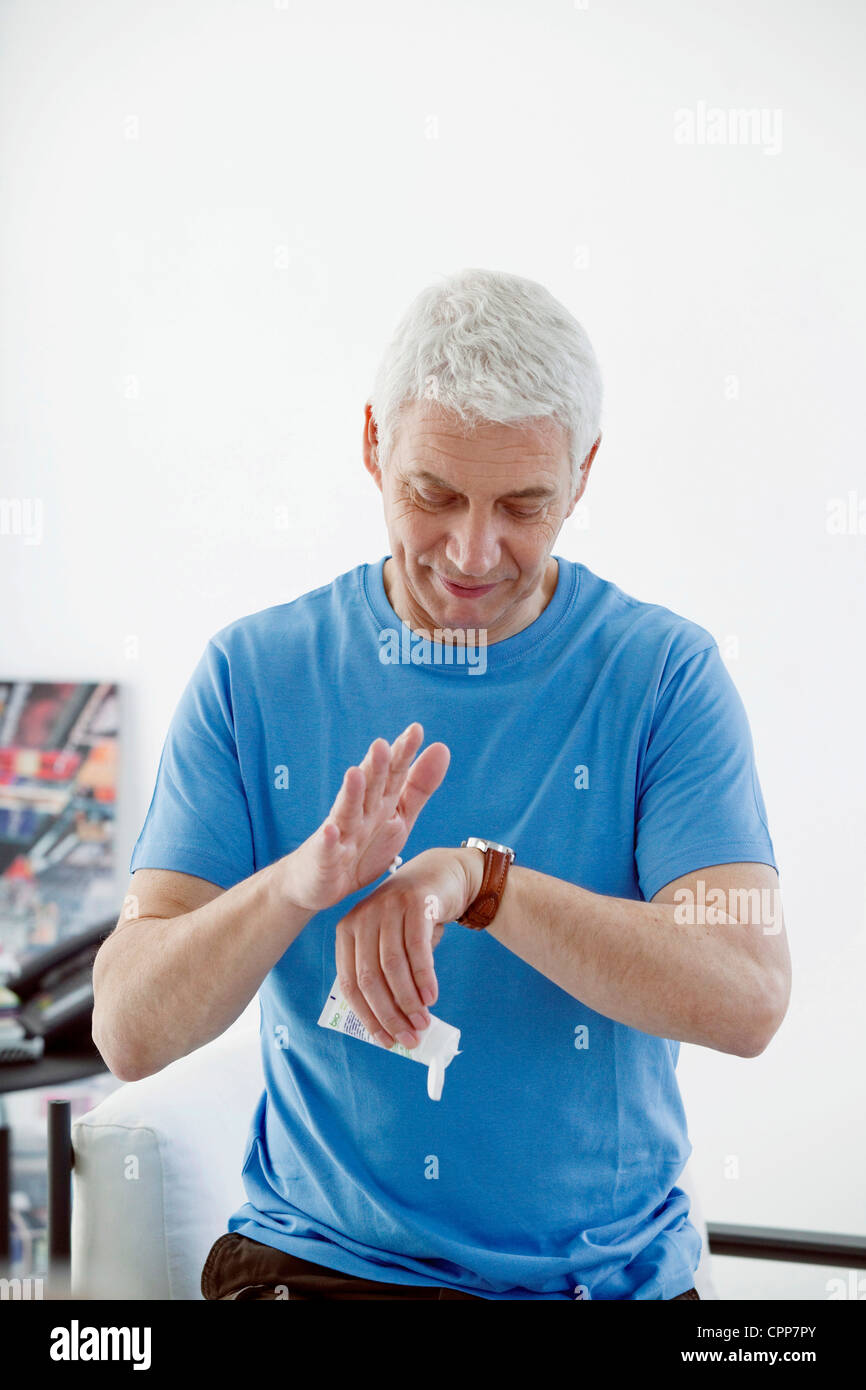 BODY CARE, ELDERLY PERSON Stock Photo - Alamy