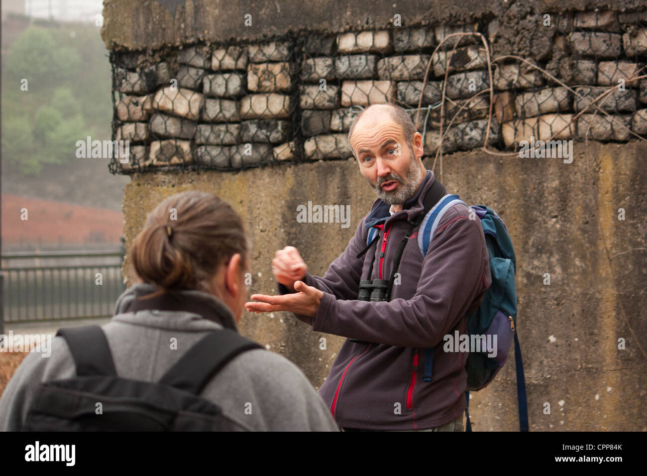 A man tells artist Mike Collier and a group of people about wildlife in ...