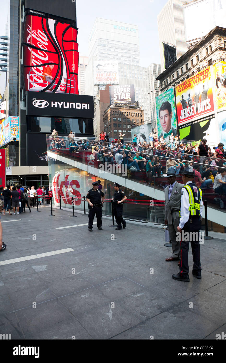 NYPD police officers in Times Square, New York city, Manhattan ...