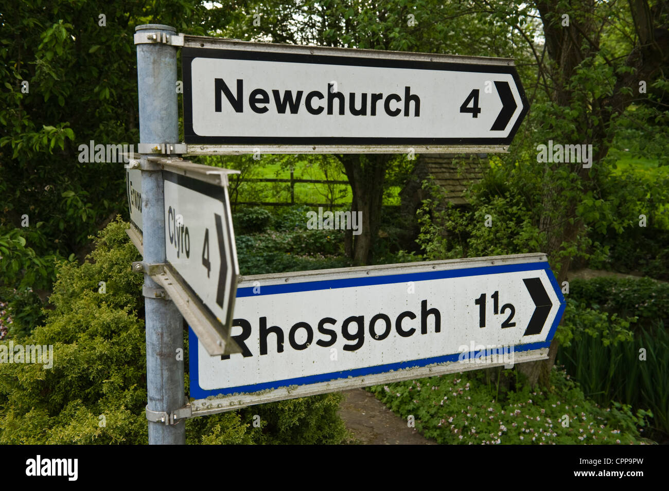 Crossroads sign uk hi-res stock photography and images - Alamy