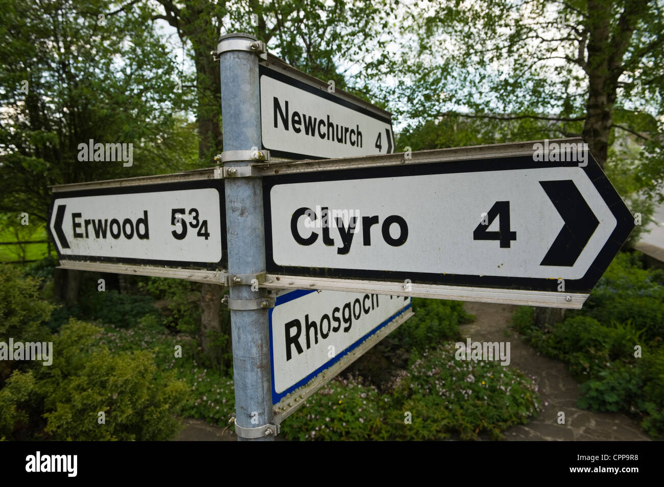 Crossroads sign uk hi-res stock photography and images - Alamy