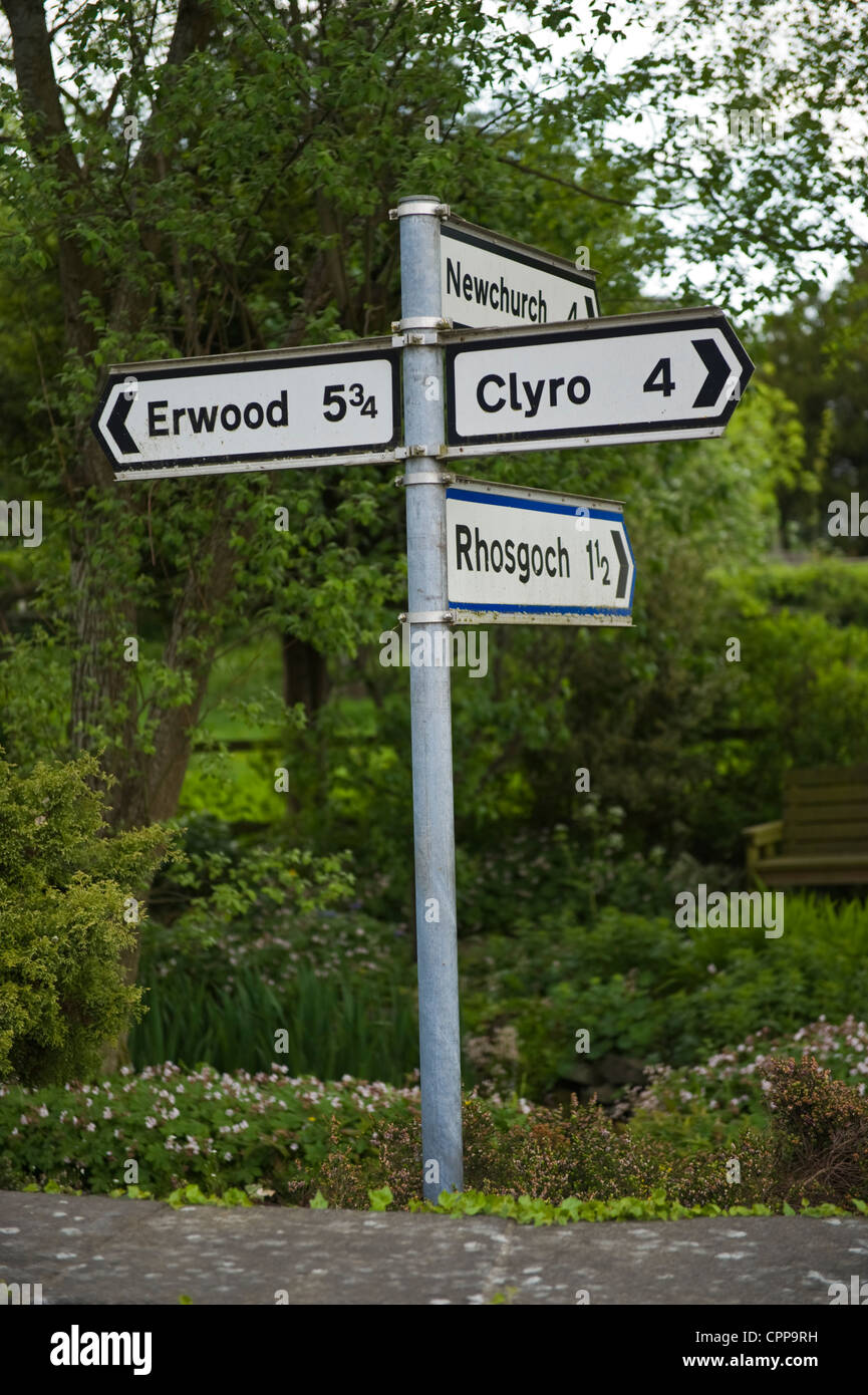 Crossroads sign uk hi-res stock photography and images - Alamy