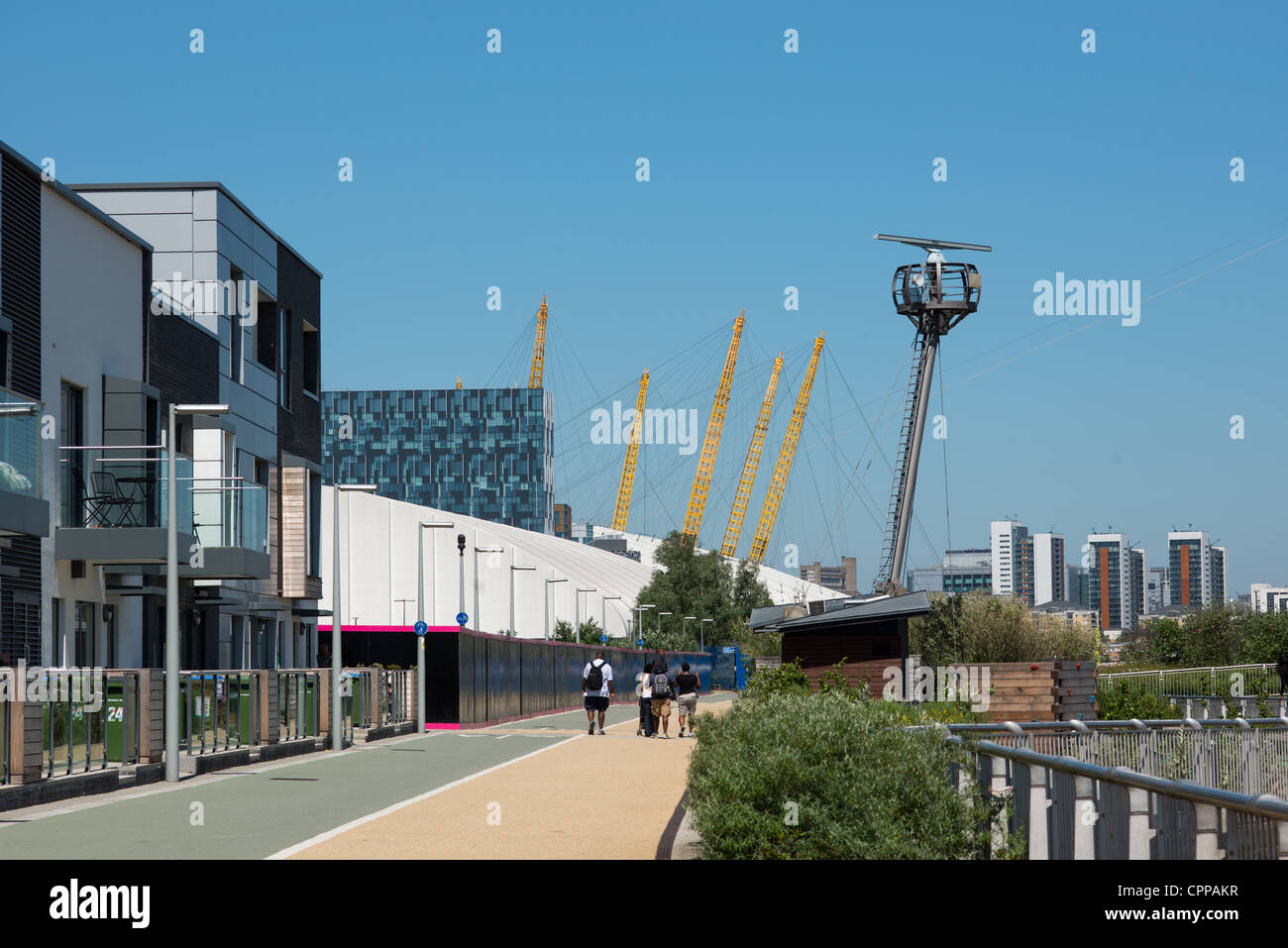 Thames path at Greenwich Peninsula, London, UK Stock Photo - Alamy