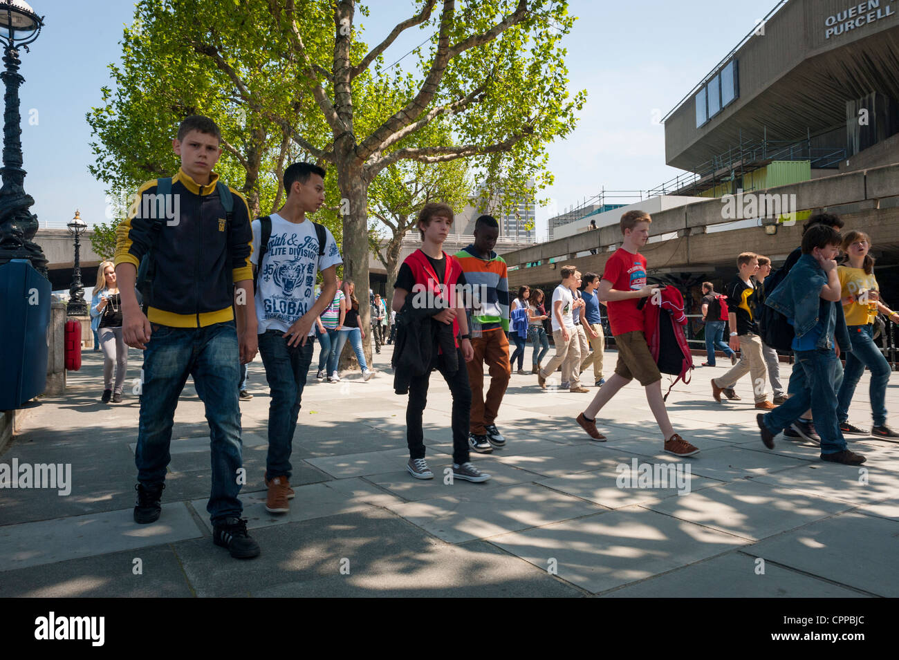 London , Southbank , Riverside , Embankment , young foreign school ...