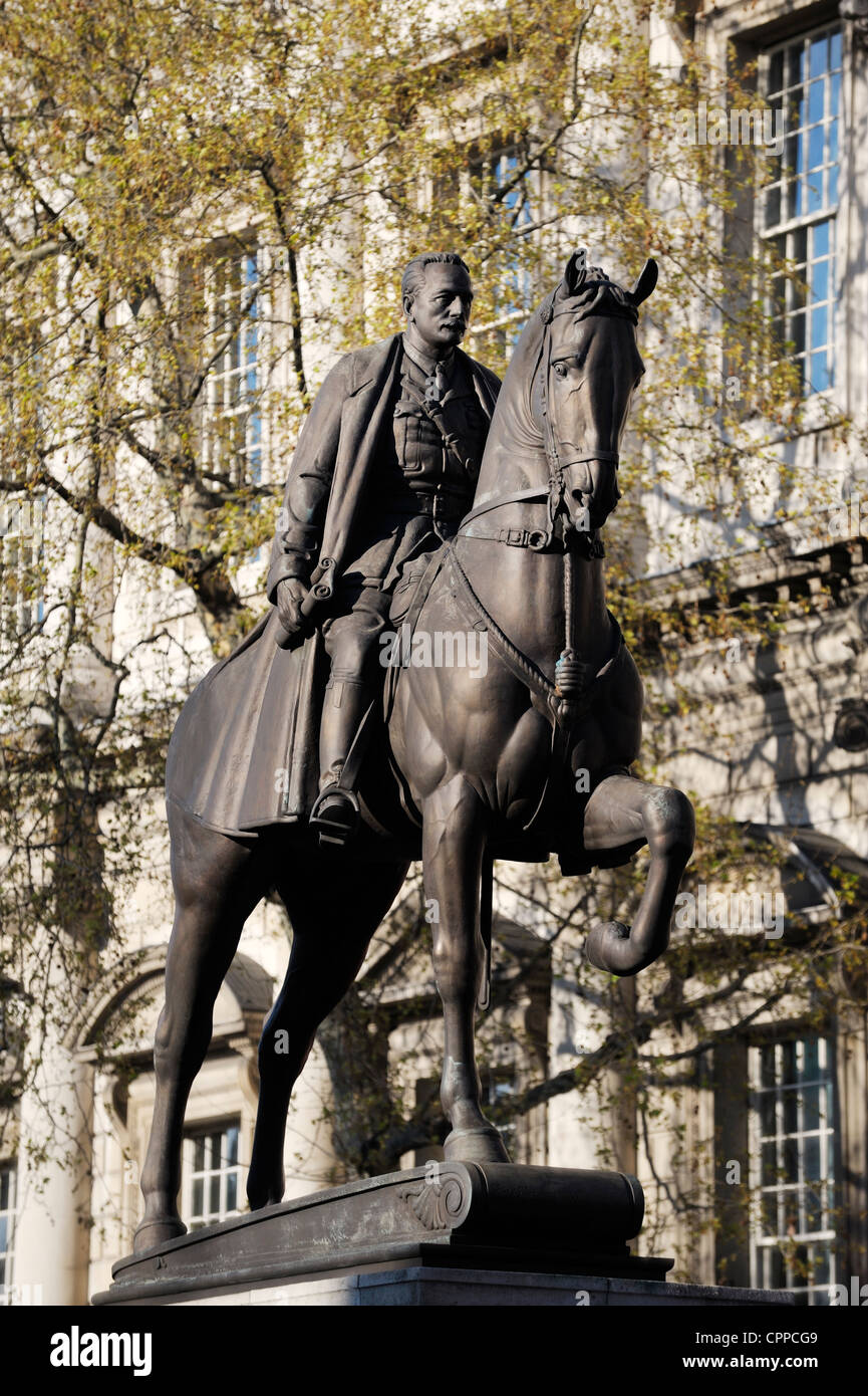 The earl haig memorial bronze equestrian statue hi-res stock ...
