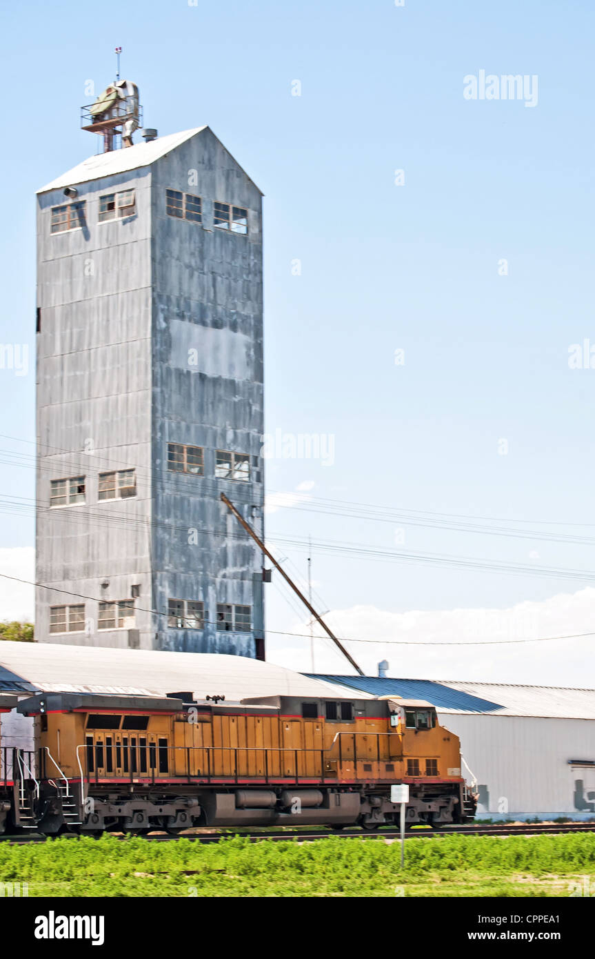 Train loading grain at hi-res stock photography and images - Alamy
