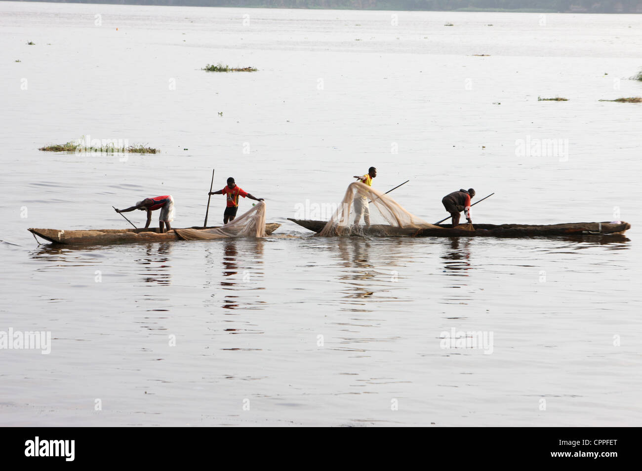 African women fishing net hi-res stock photography and images - Alamy